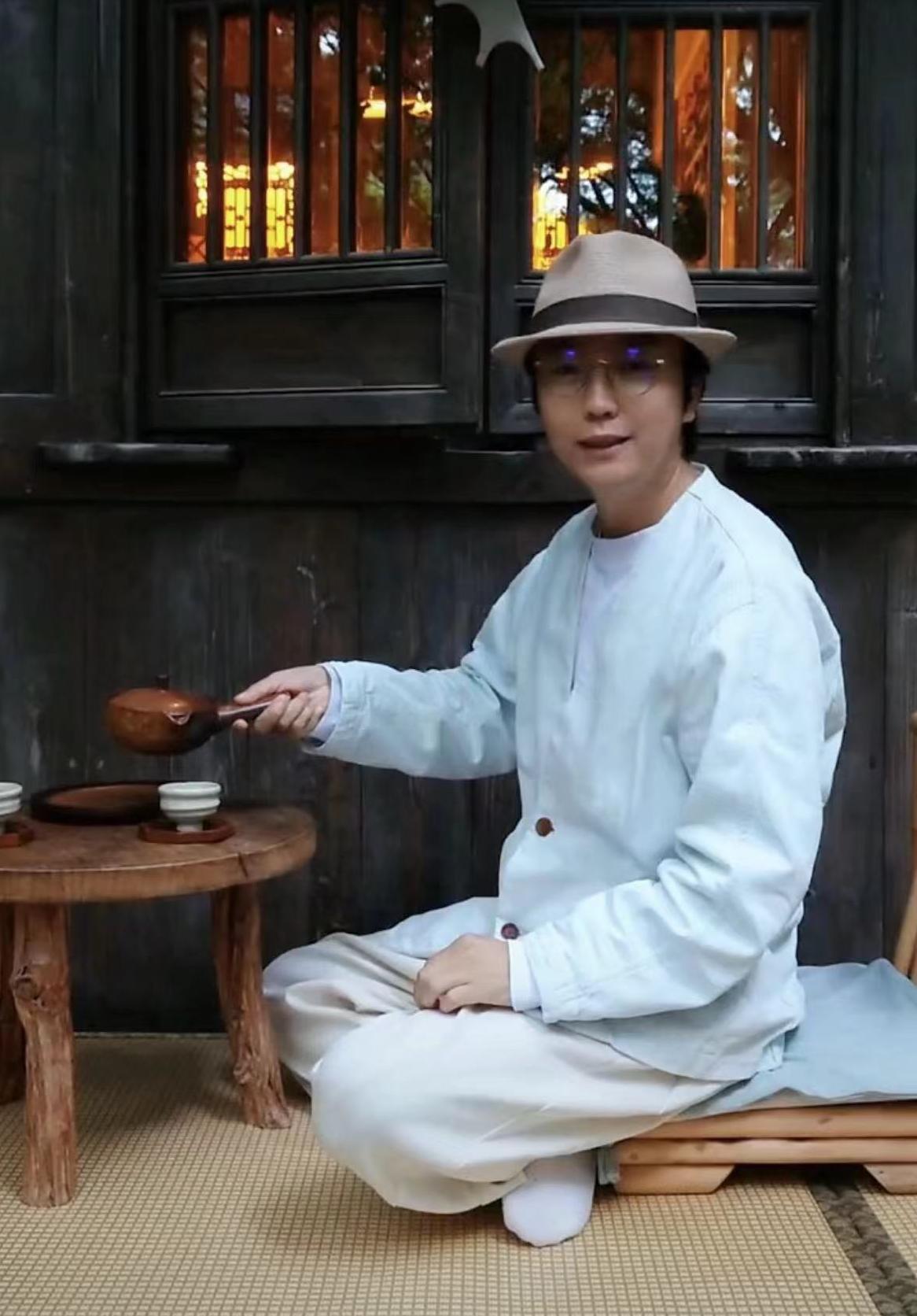 Li Yugang appeared next to the temple to practice. He only ate one meal ...