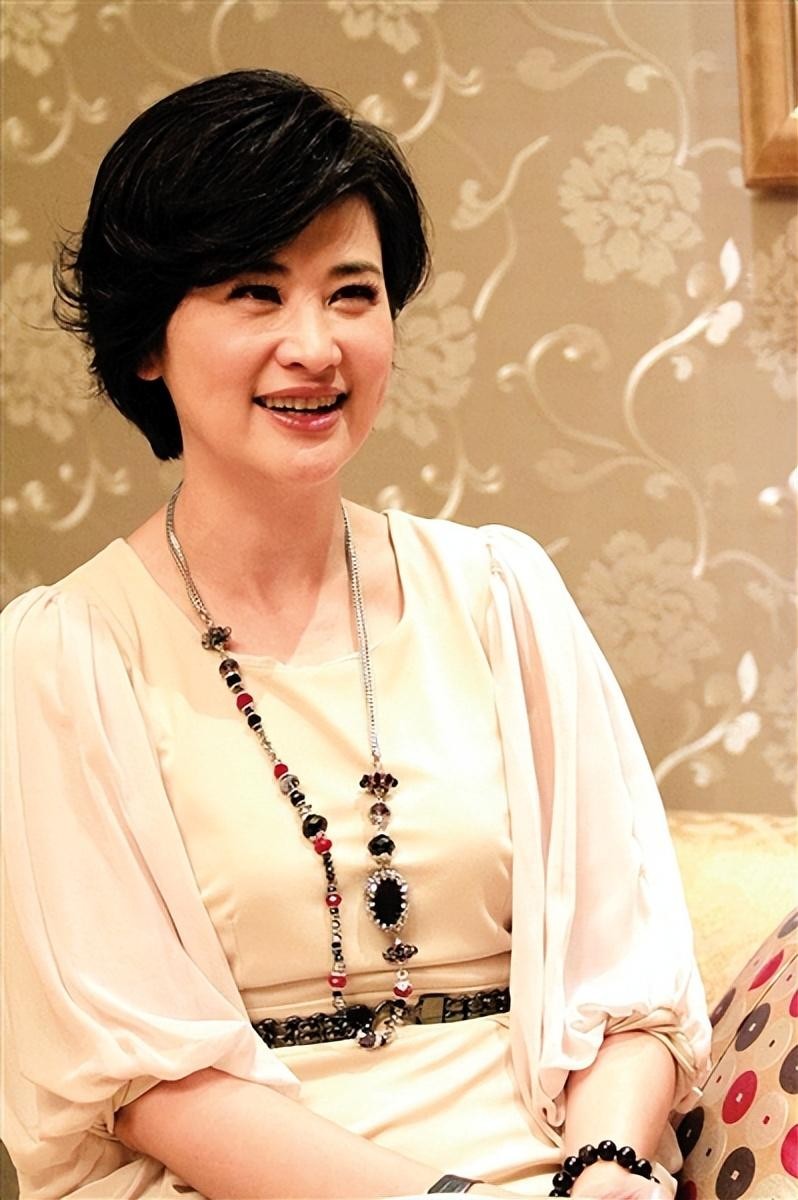 Phoenix TV Wu Xiaoli: Her husband proposed 3 times before he succeeded, and there have been no ...