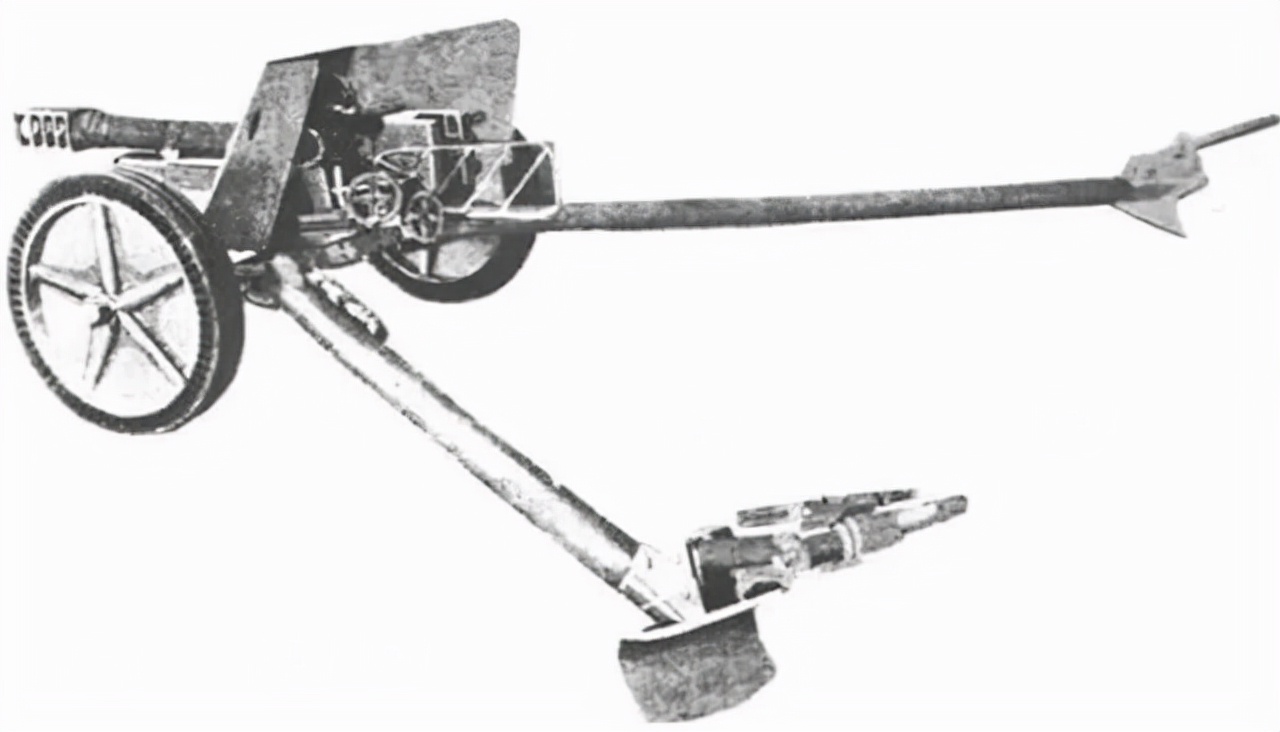 World War II German 75mm infantry gun, cute appearance, pushing and ...