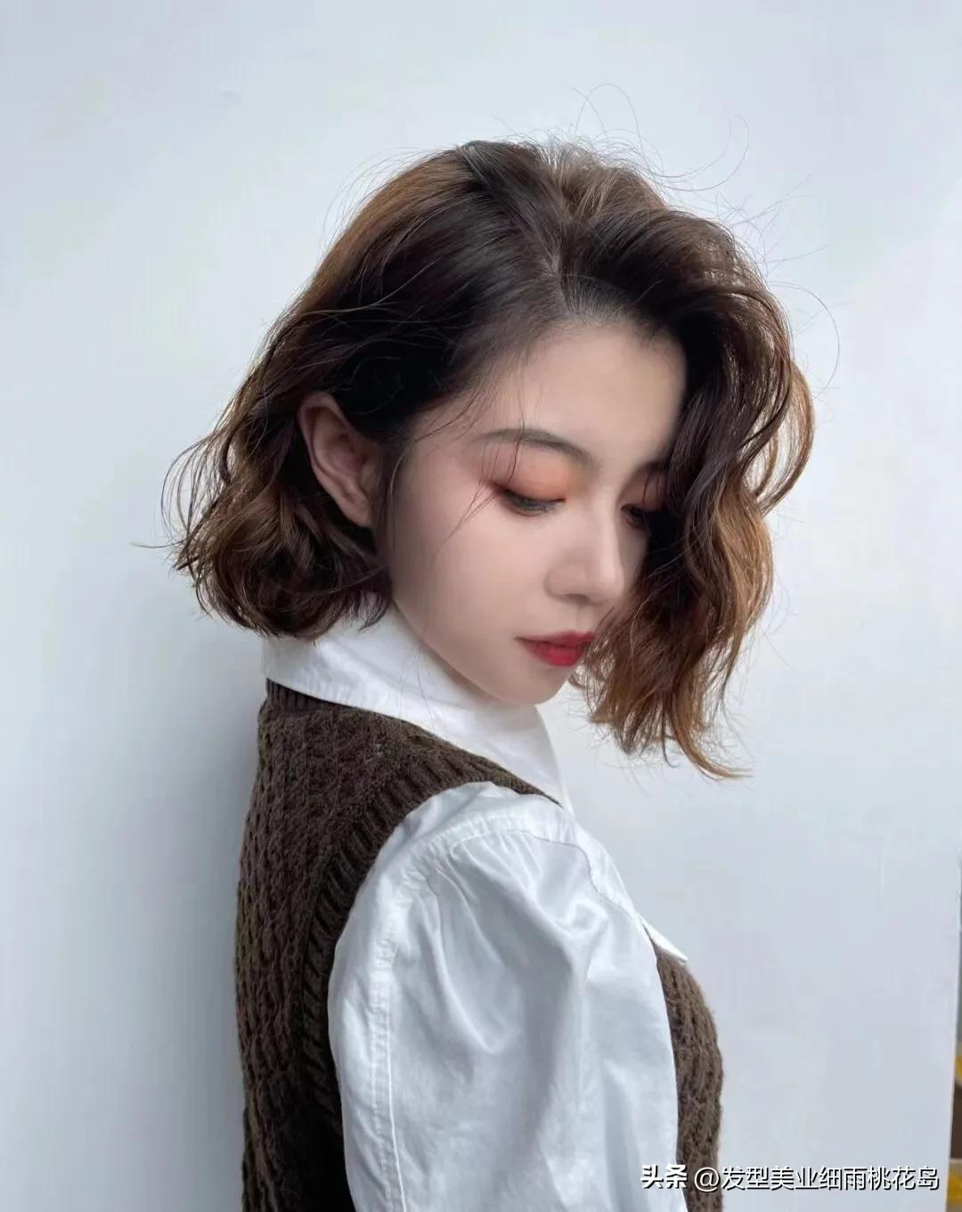 Beautiful Short Hair "French Perm" - iMedia