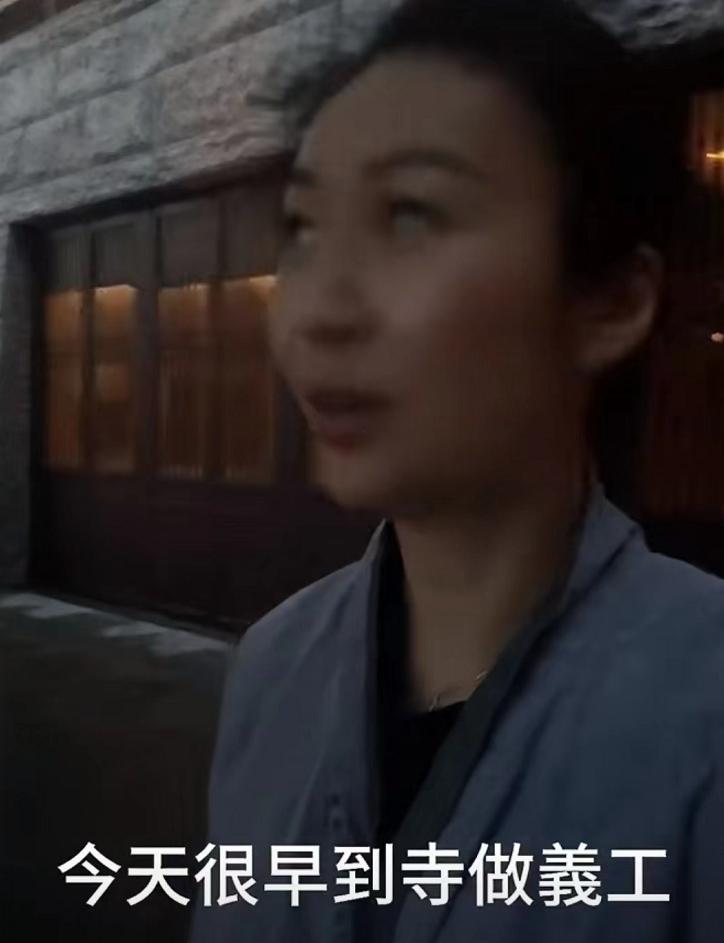 "Crystal Girl" Guan Xiumei recent situation! Going to the temple to do ...