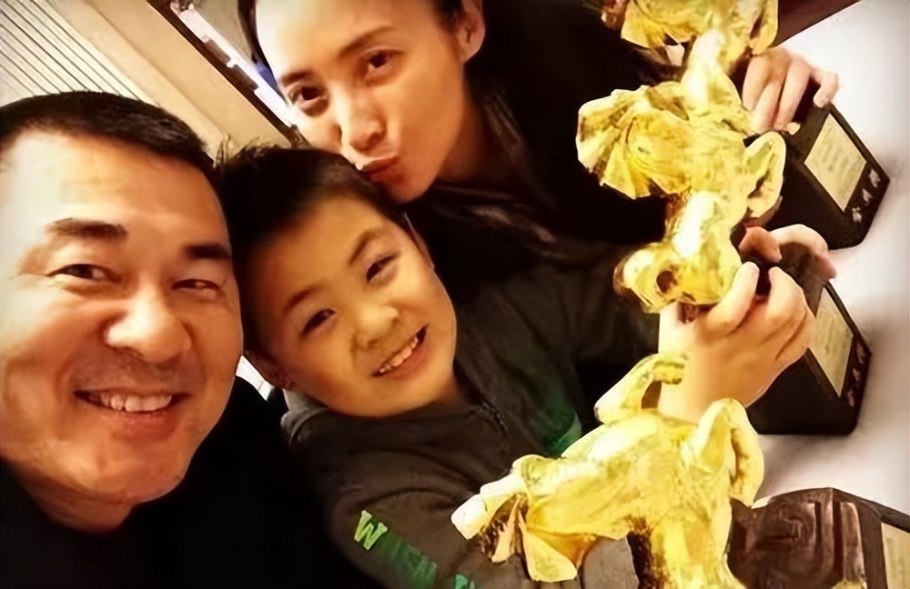 Chen Jianbin and Jiang Qinqin took their son to see the exhibition ...