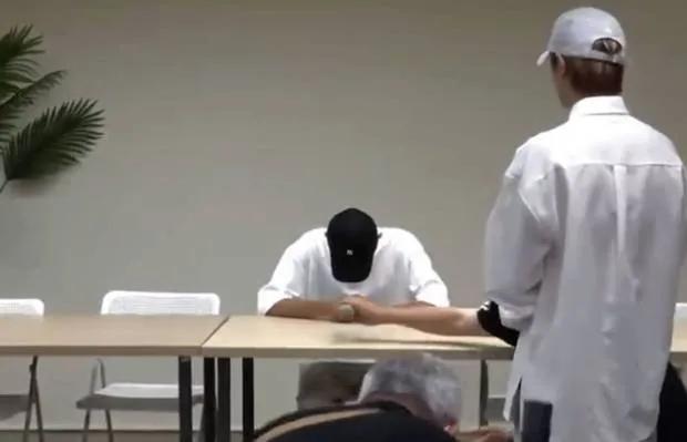 Aaron Yan showed up at the press conference, bowed and apologized to ...