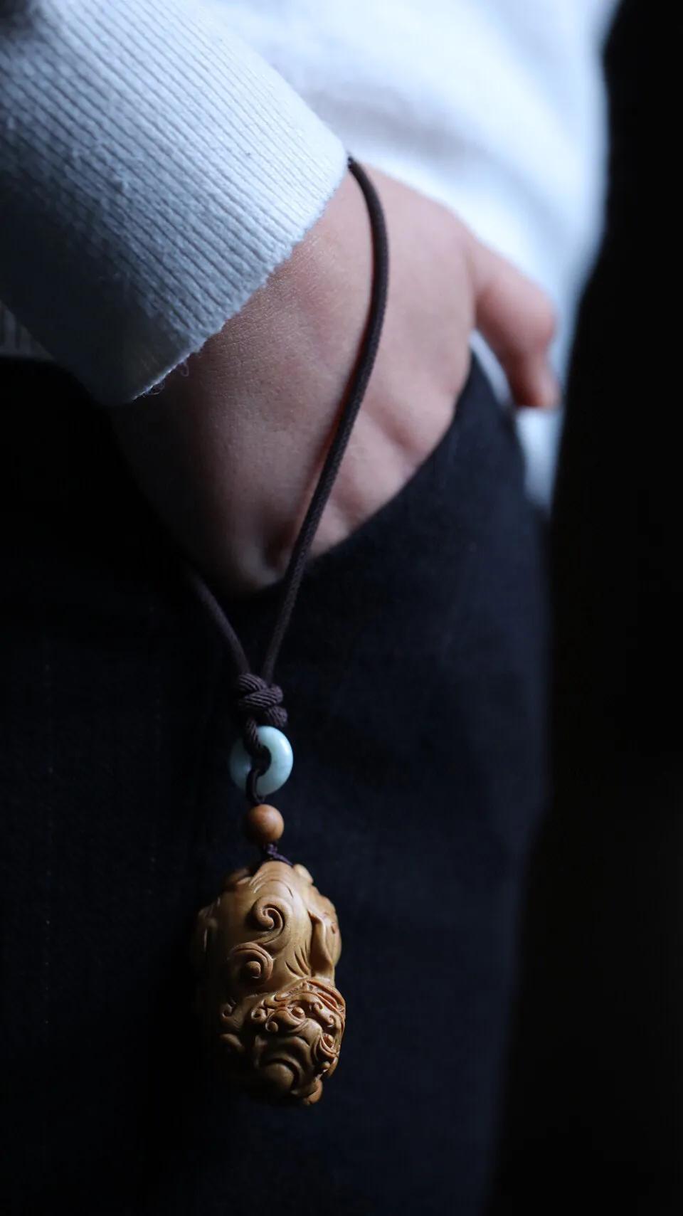 Ruyi back tattoo on Pixiu handle - iNEWS