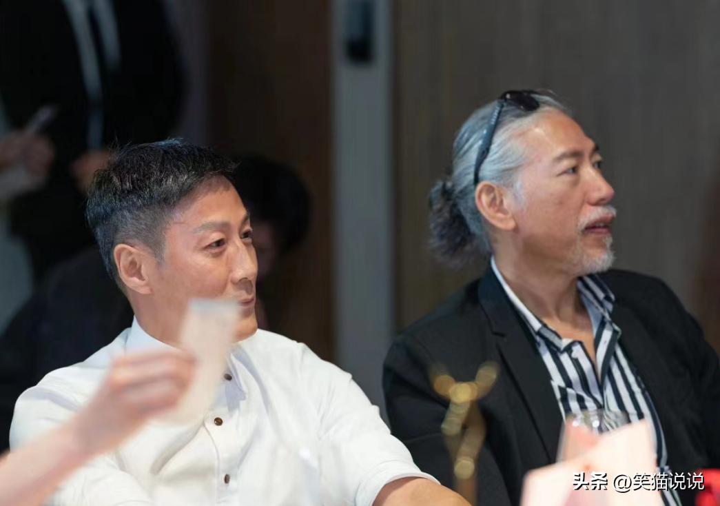 Ouyang Zhenhua posted a group photo: Zeng Zhiwei and Wu Qihua happily ...