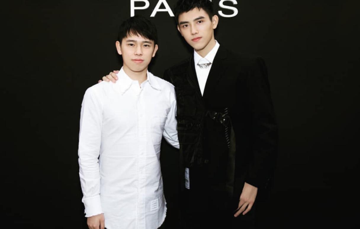 Chen Feiyu goes shopping with his family, 54-year-old Chen Hong looks ...
