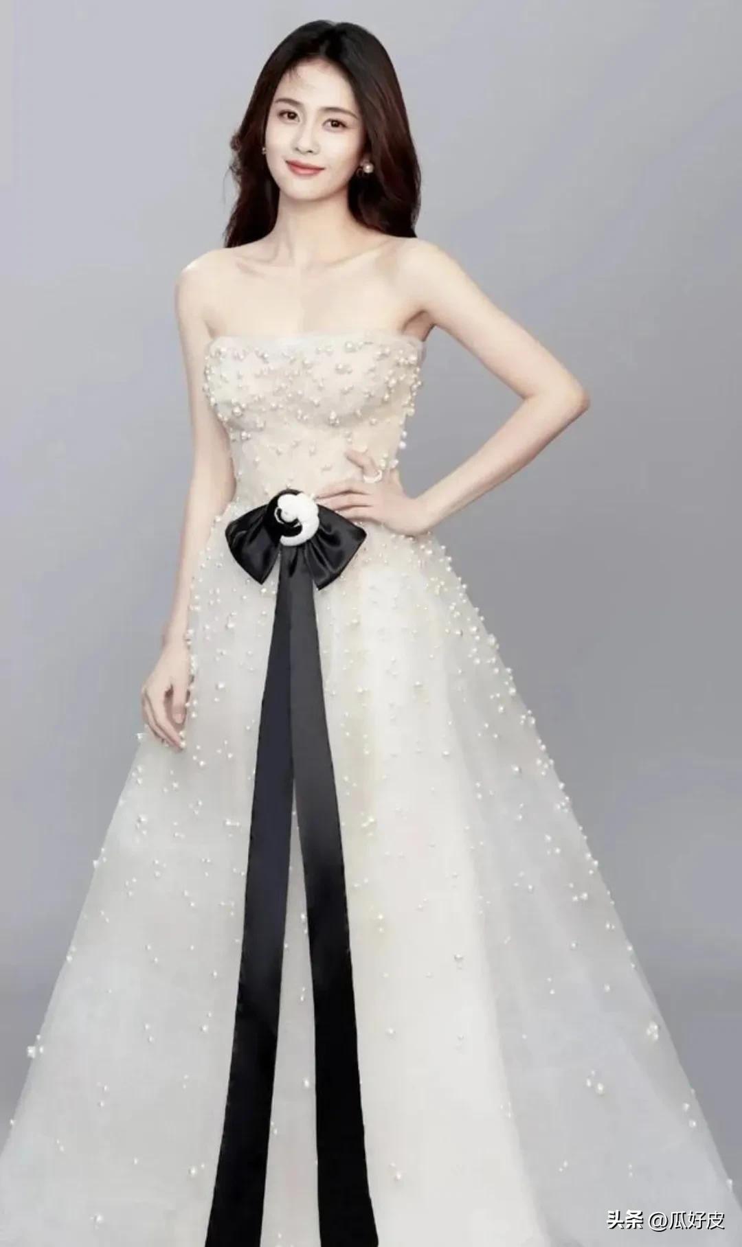 Bailu looks so beautiful in her wedding dress! Who will be cheaper? - iNEWS