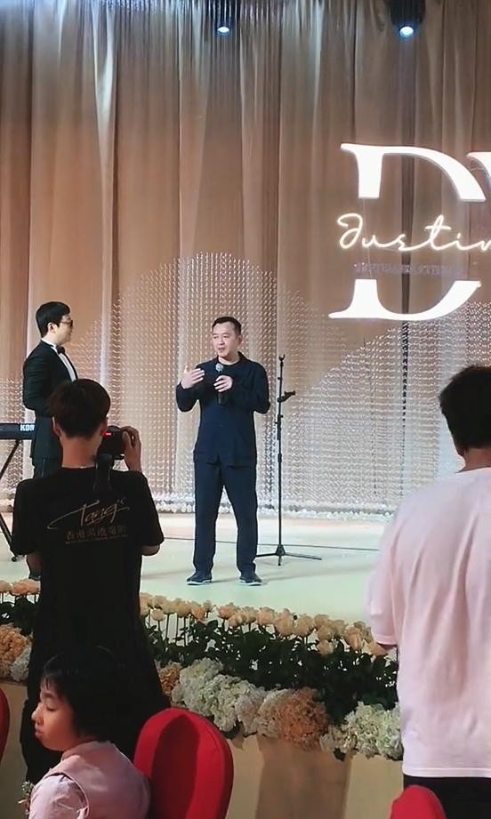 47-year-old Kong Linghui played with the rich and delivered a speech on the wedding of Anta's ...