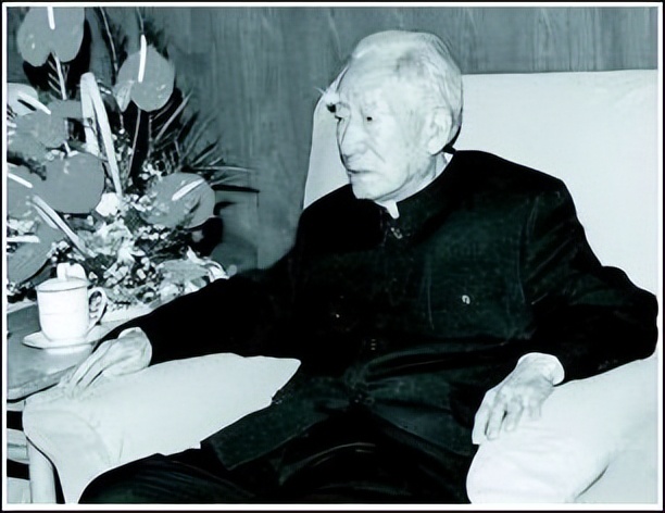 In 1986, when Bo Yibo went to the hometown of the great man, he was ...