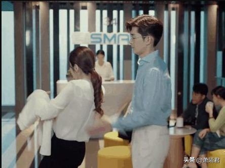 Zhang Han's new drama appeared controversial, pulling Wang Xiaochen's underwear belt in public ...