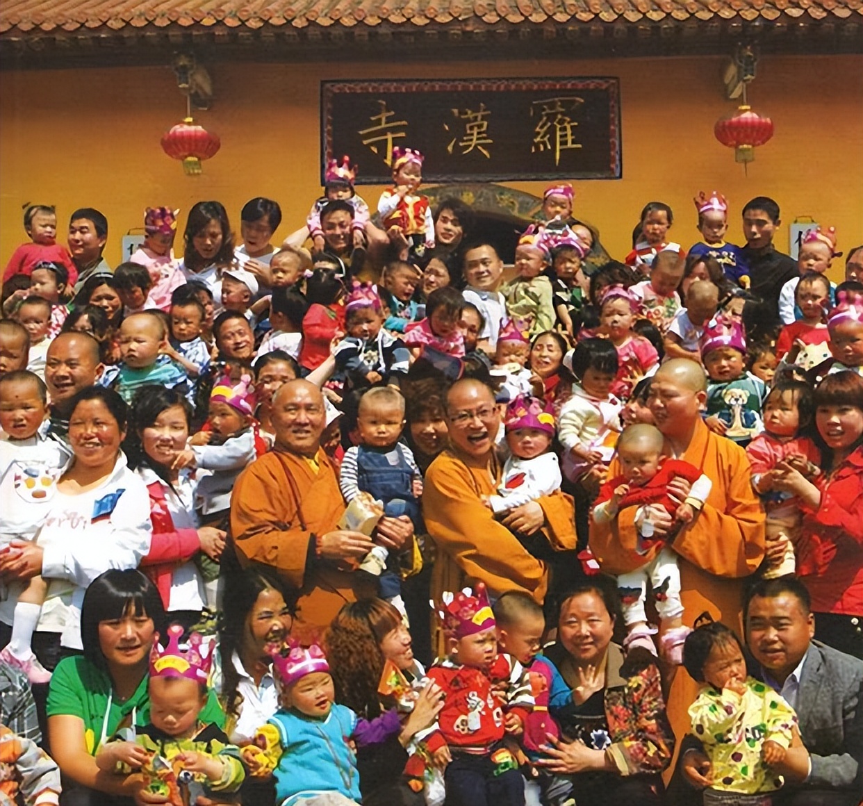 The eminent monk broke the secular world and took the initiative to break the precepts to ...