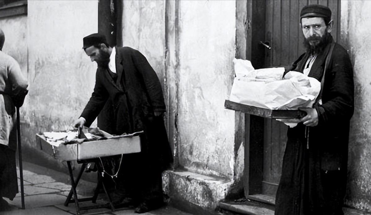 What were the economic activities of Jewish bankers in medieval Italy ...