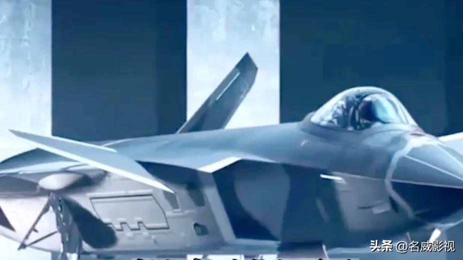 The J-35 carrier-based aircraft exploded the F-35 fighter jet for the ...