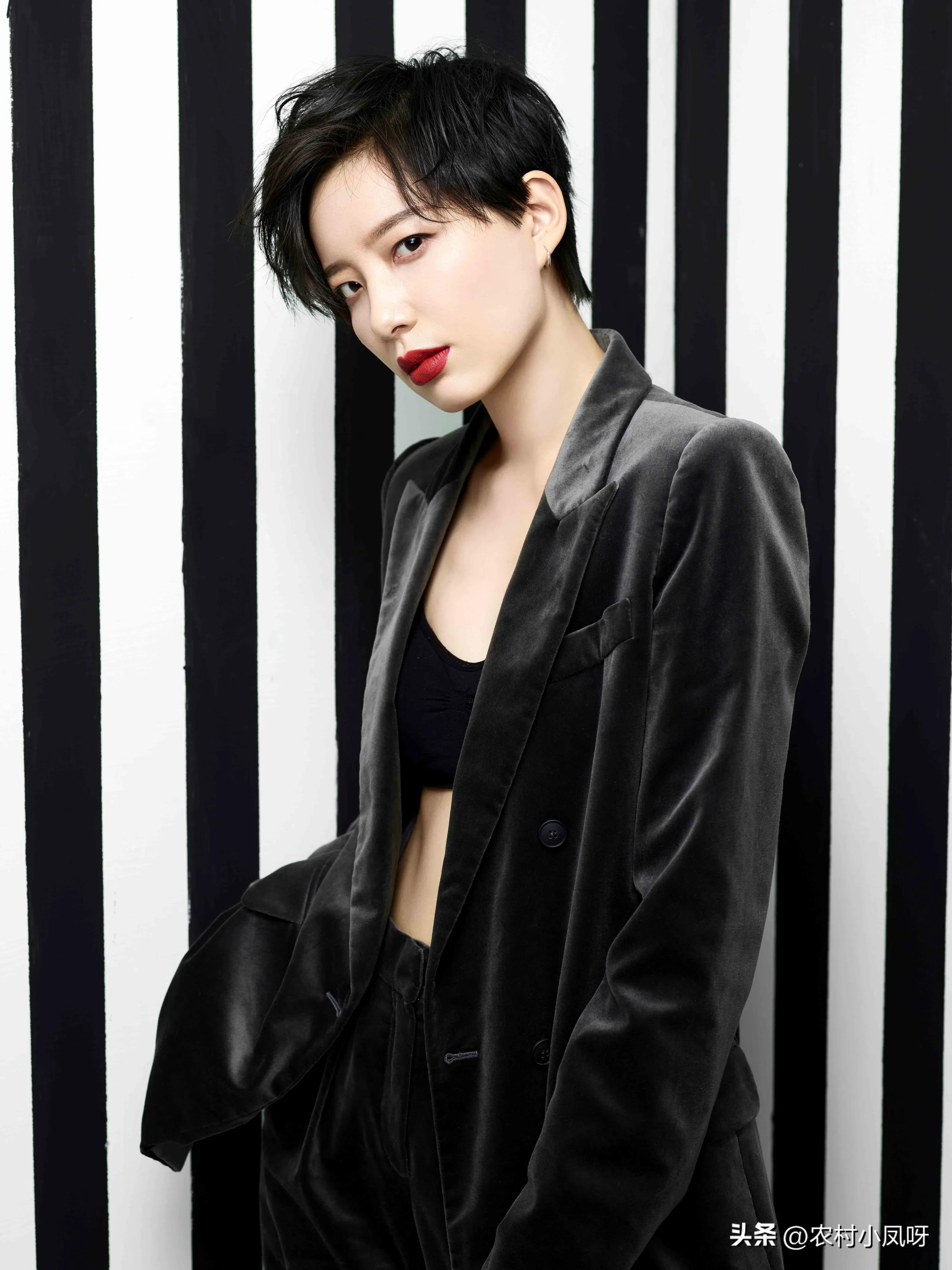 Share pictures - temperament goddess Li Sidani - iNEWS