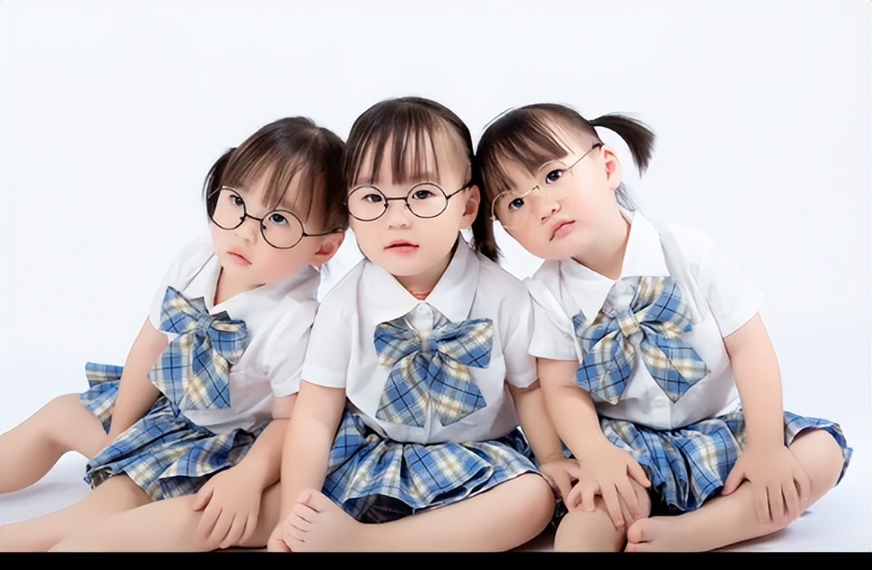The three daughters of the Hu family: the "most harmonious" triplets on ...