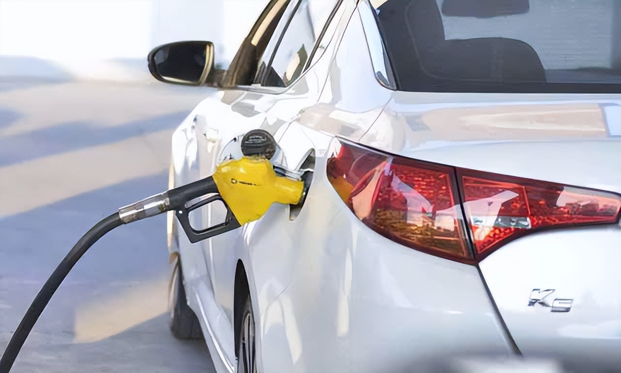 How to drive fuel-efficient? Veteran drivers are using these 3 tricks ...