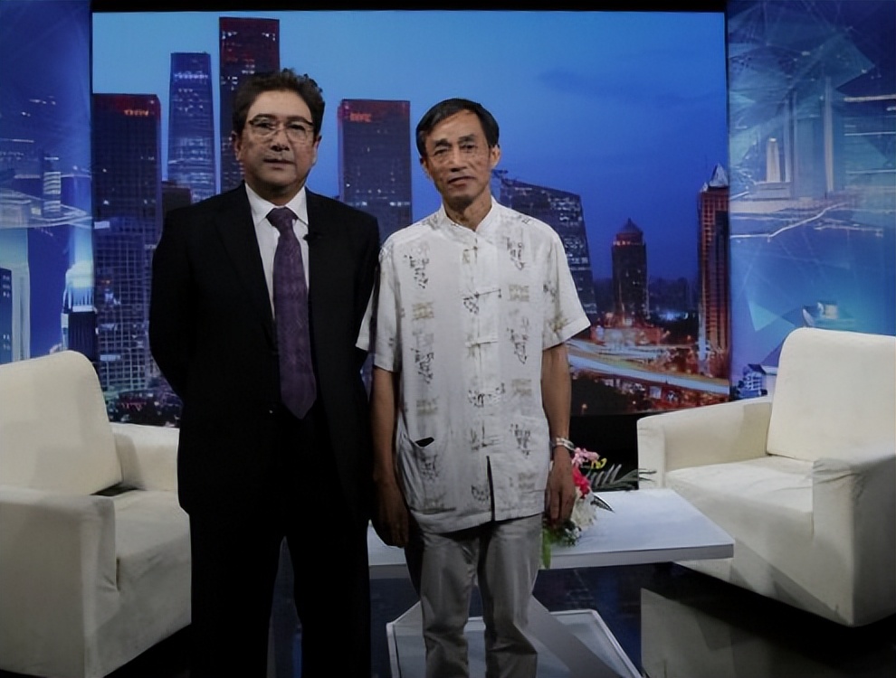 Shui Junyi, who "abandoned his paralyzed wife" and turned to marry a ...