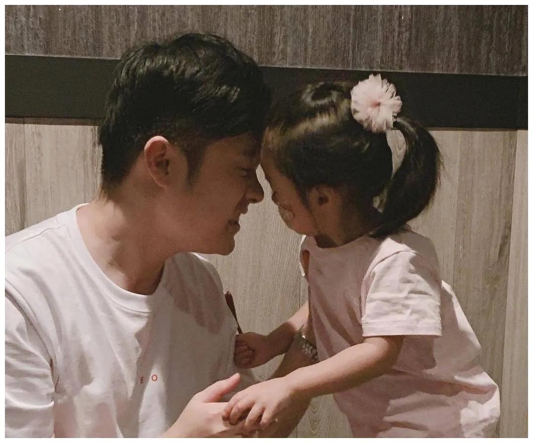 After the divorce, Chen He and Zhang Zixuan's love affair was exposed, and both of them posted ...