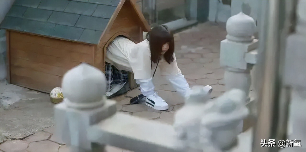 These beautiful and crazy urban women crying and laughing - iNEWS