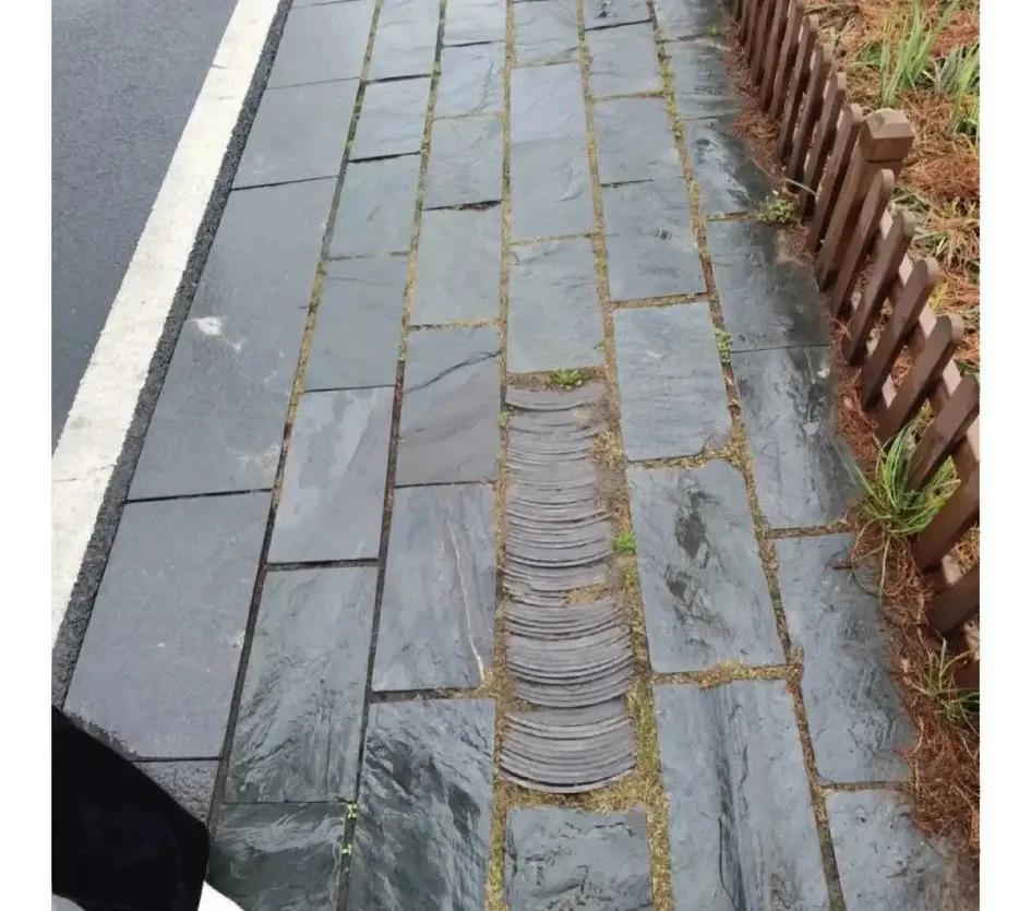 What is the green tile vertical shop in the scenic area, and what is ...