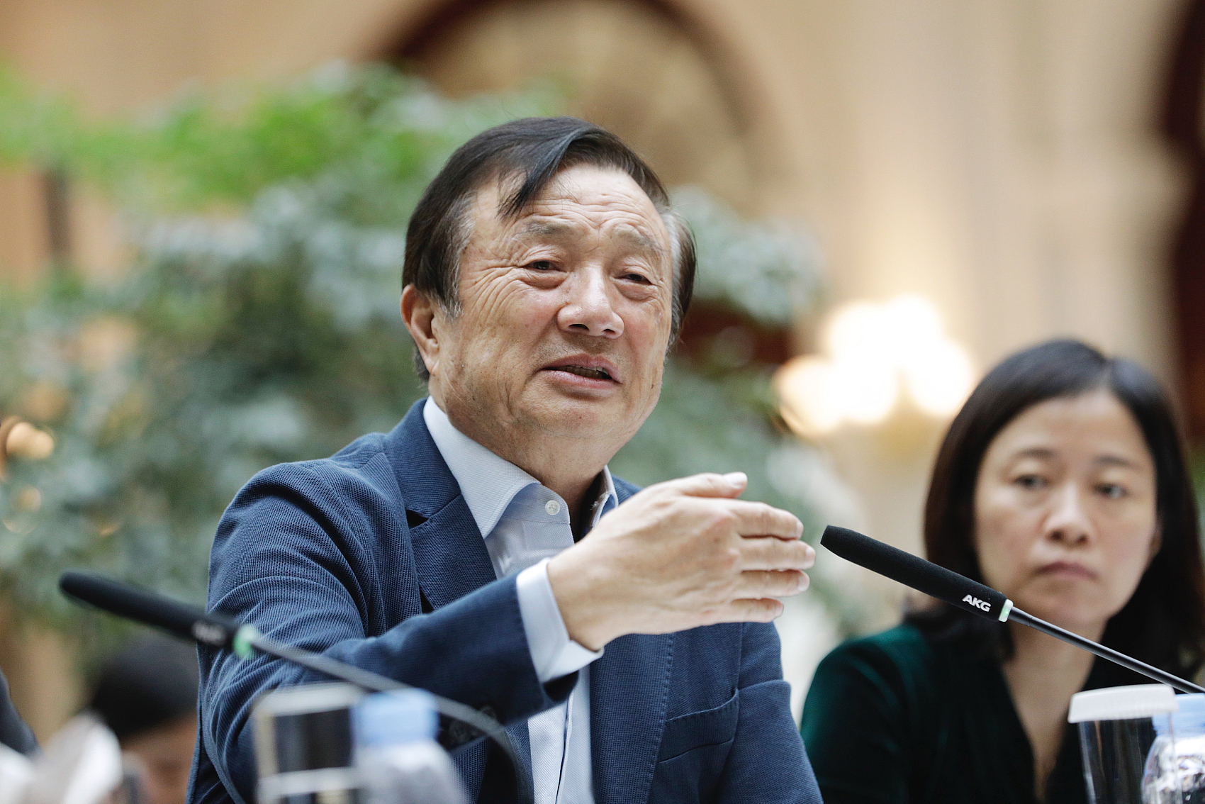 Ren Zhengfei slapped Yu Chengdong in the face domineeringly, saying ...