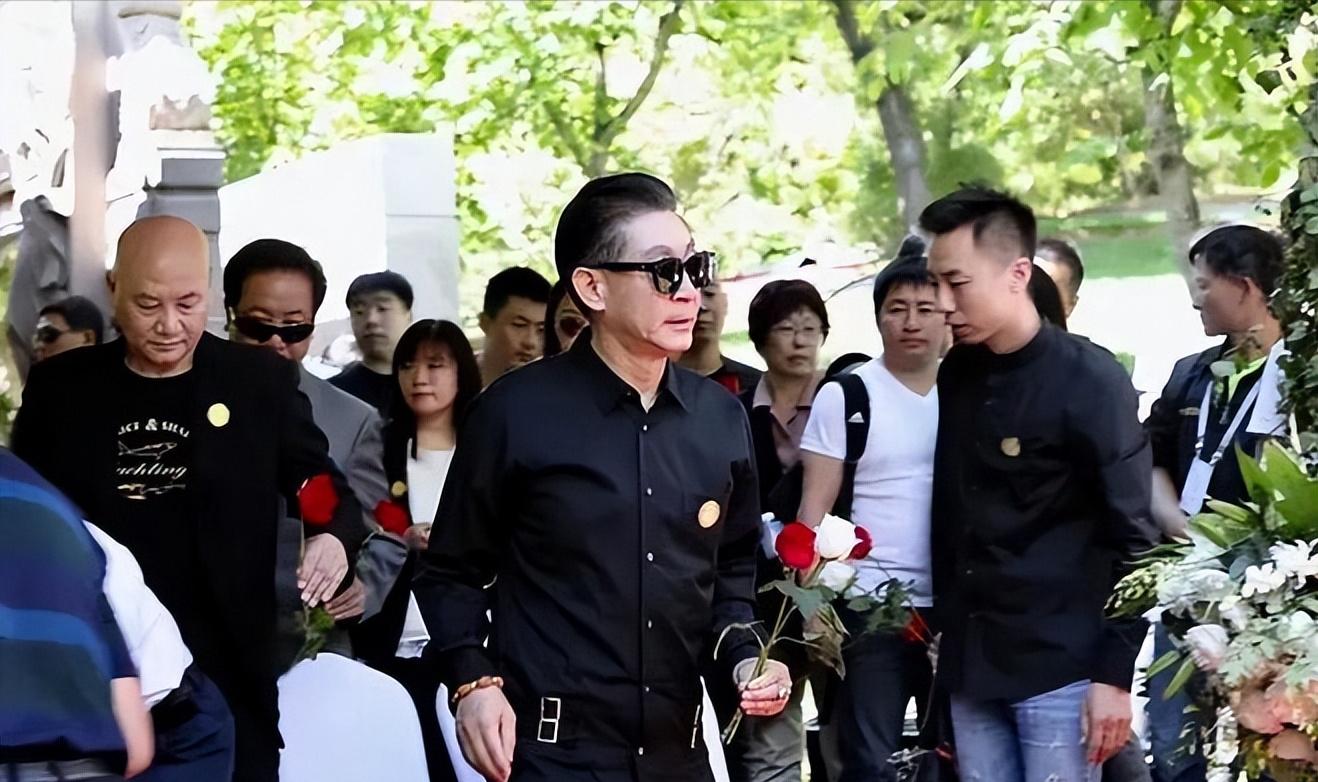 Liu Xiaolingtong smashed the scene at Yang Jie's funeral? No wonder Mr ...