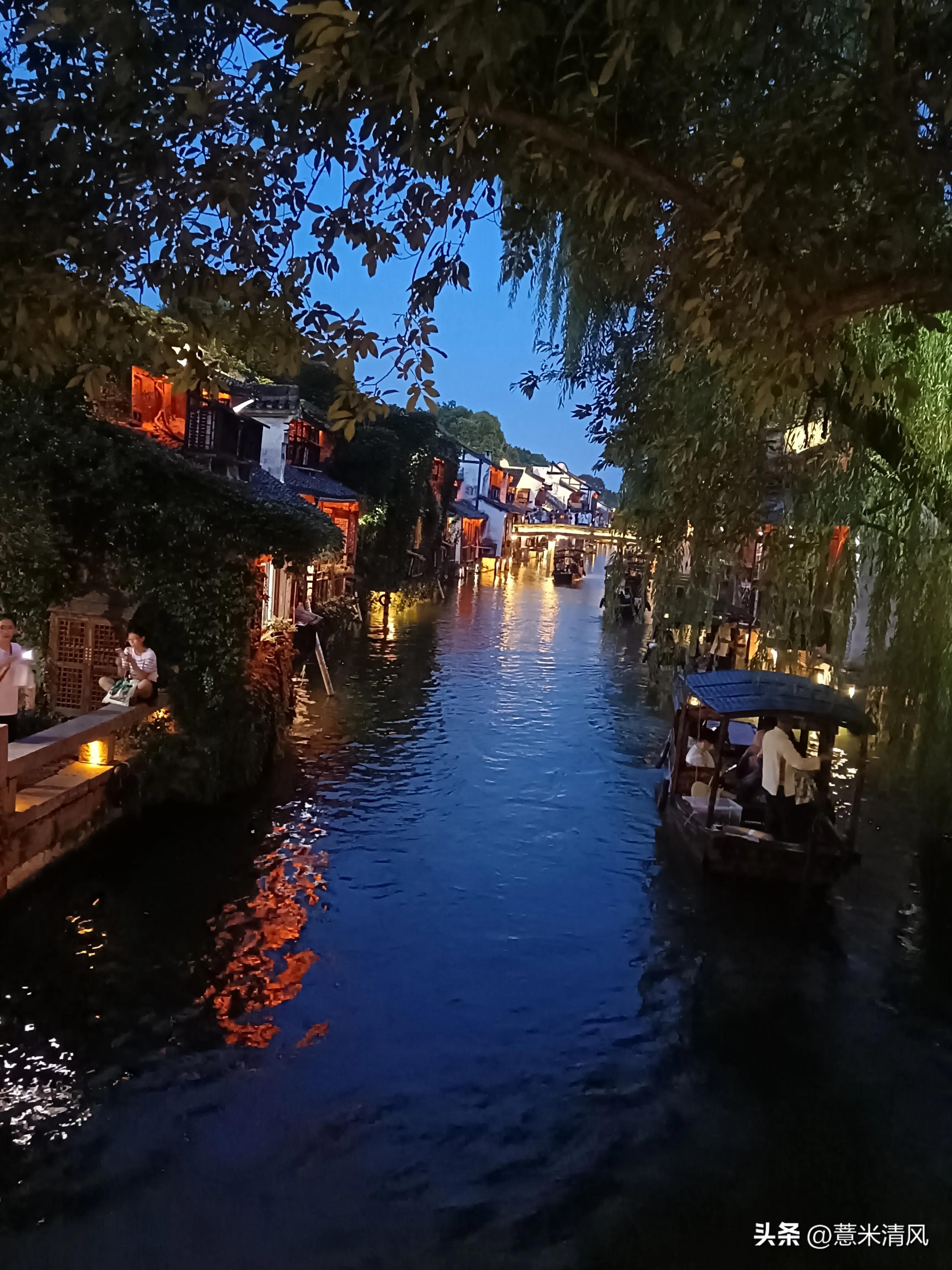 Night of Wuzhen Xizha Scenic Area - iNEWS