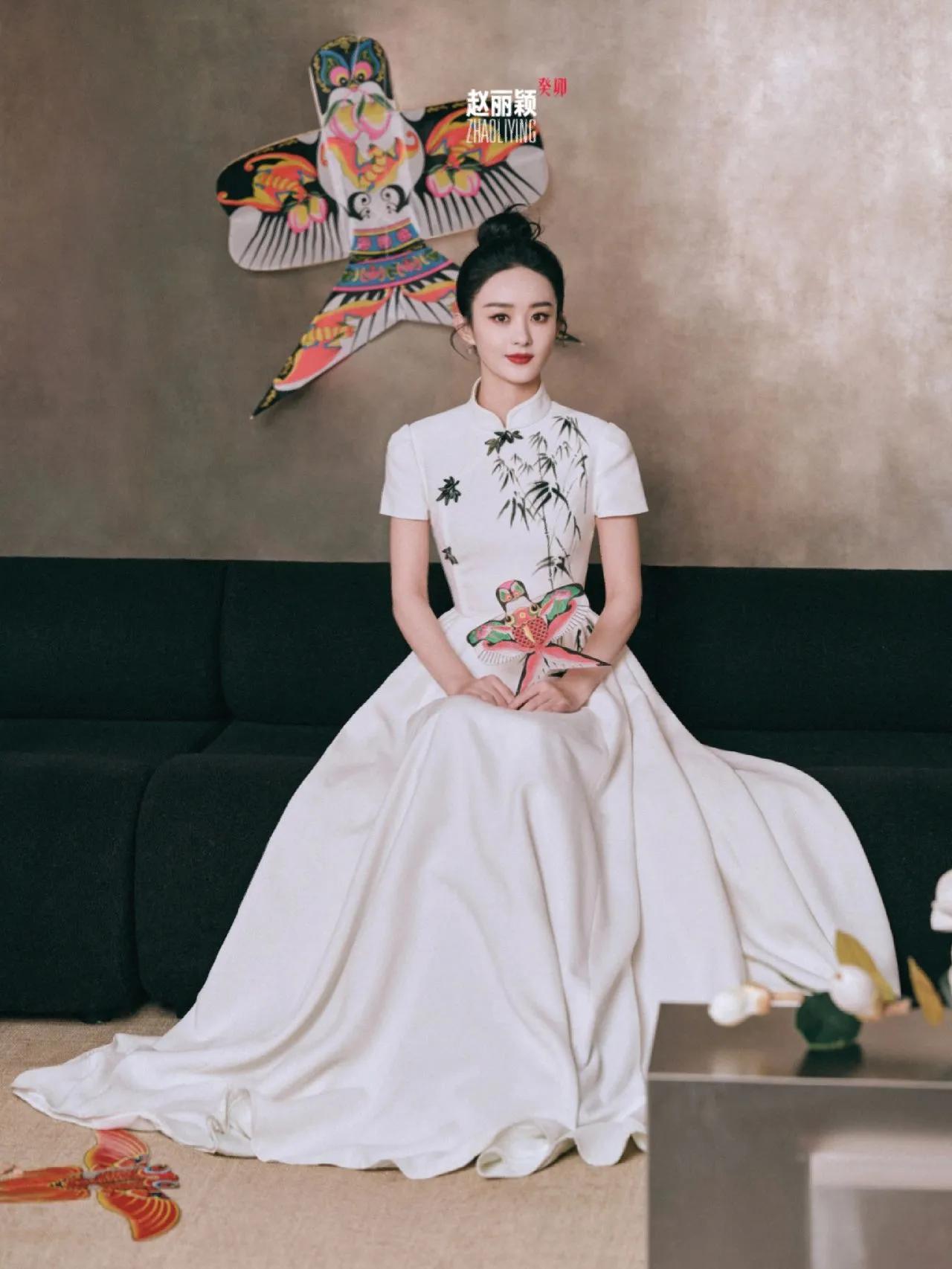 Zhao Liying, the cheongsam outfit for the Spring Festival Gala is so ...