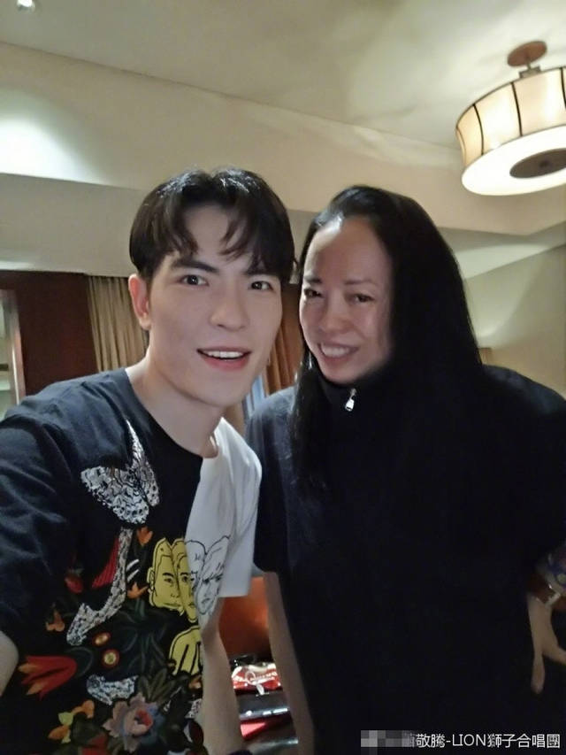 Intimate photo of Xiao Jingteng and his friends Yang Zi, Jay Chou, Zhong Hanliang, Lin Junjie ...