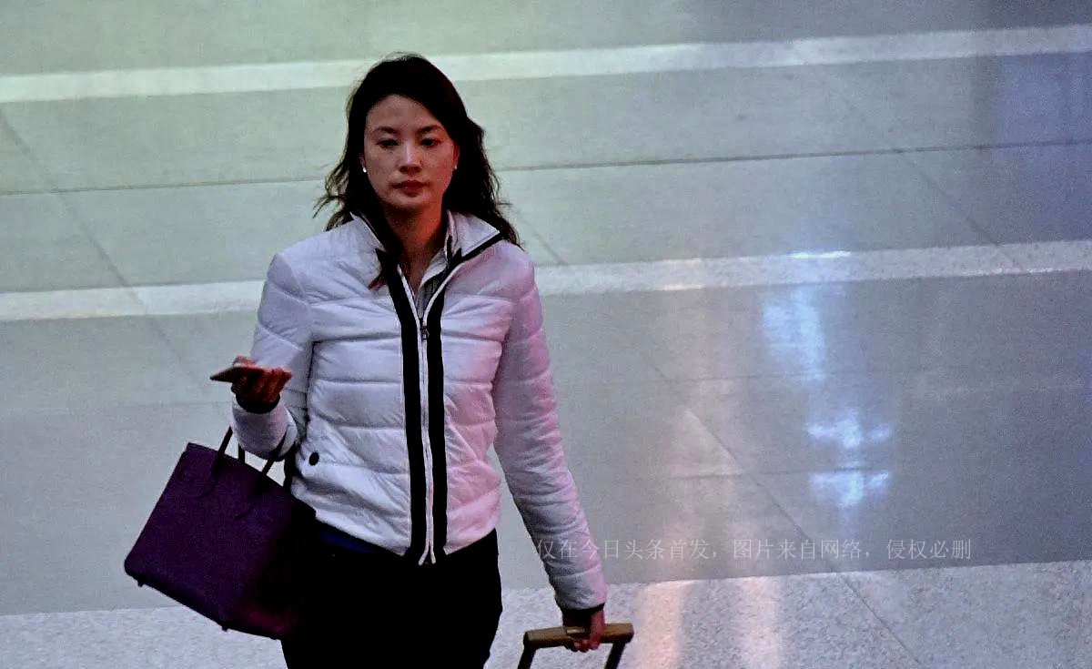 Liu Fangfei, who wears the most ordinary down jacket but is more ...