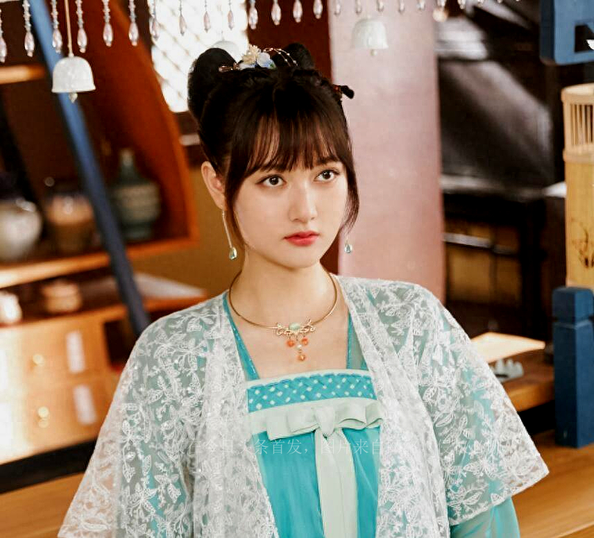 Dong Siyi: Gained 15 pounds to play "Twenty Not Confused", lost weight and instantly became a ...