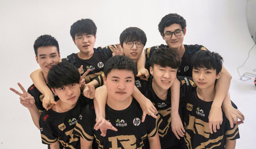 What kind of world champion is MLXG? When UZI saw "World Champion MLGX", his reaction brightened ...