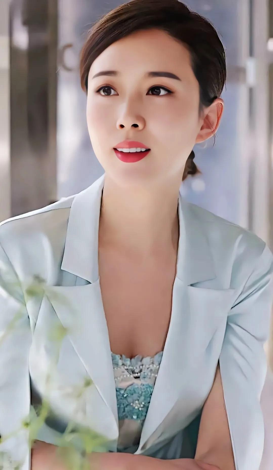 The most beautiful "Chang'e" - Yan Danchen - iNEWS