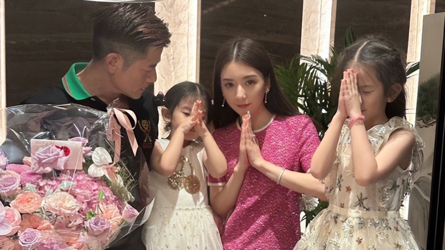 Aaron Kwok's family was met by chance on the streets of Shanghai, and ...
