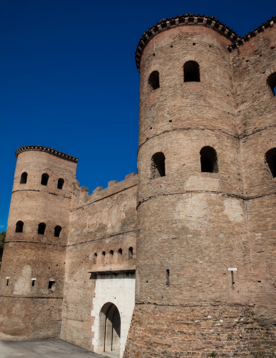Baroque Italian city gates: stage for power shows - iNEWS