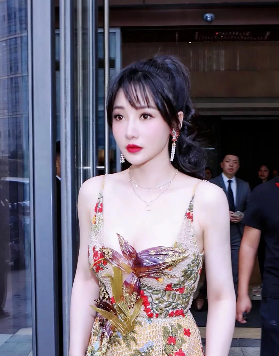 Sexy goddess Liu Yan, she has such a good figure - iMedia