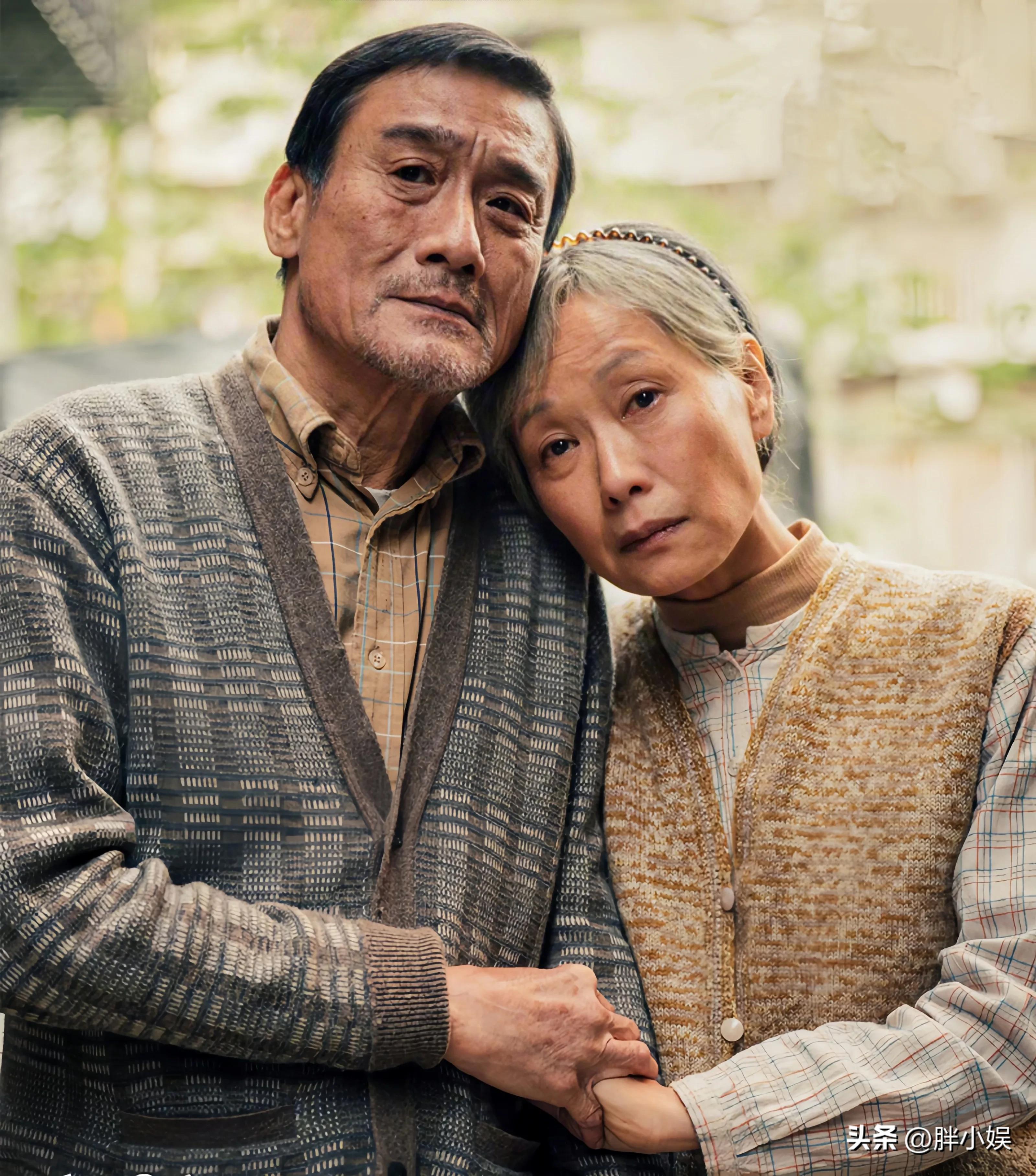 A recent photo of 60-year-old Ye Tong was exposed. His hair is gray and ...