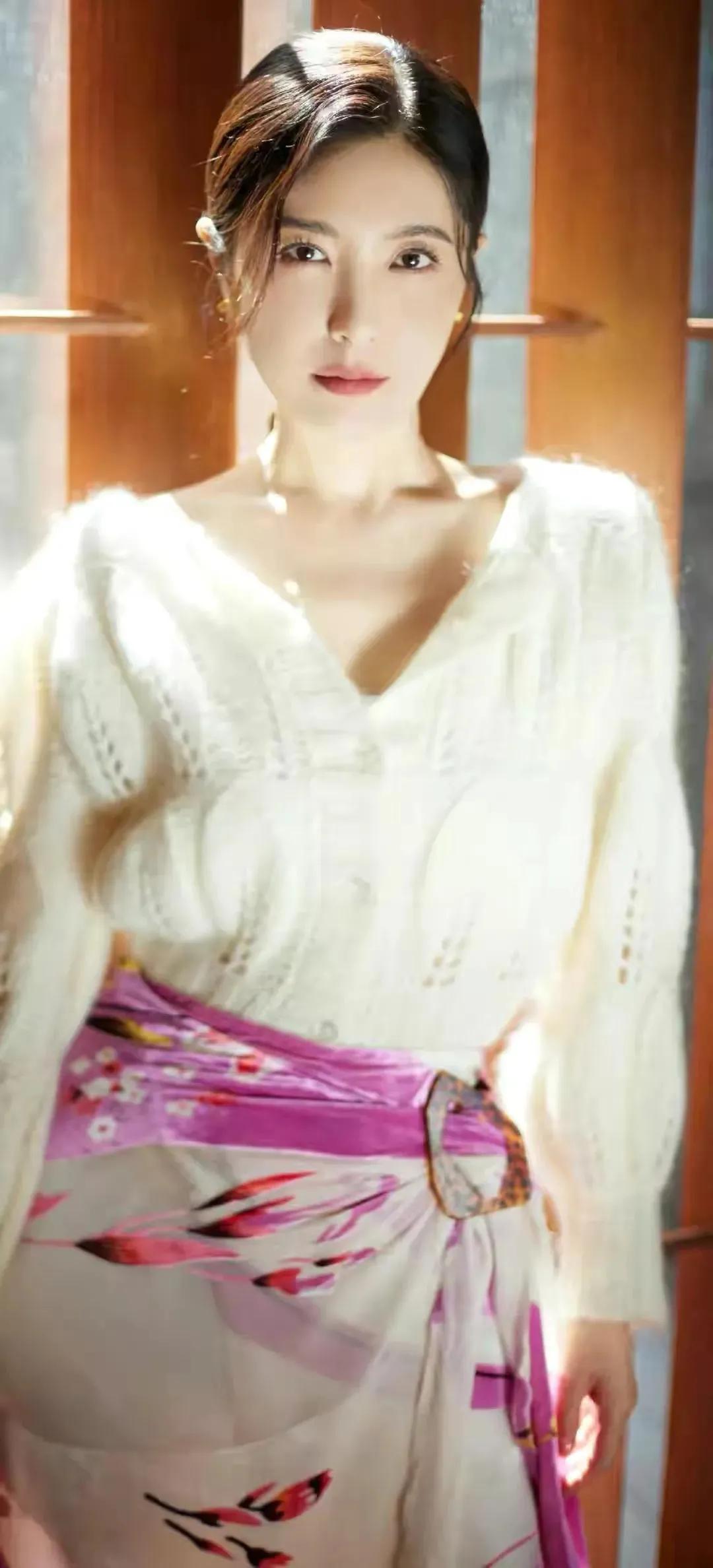 Zeng Li's sexy photo is here - iNEWS