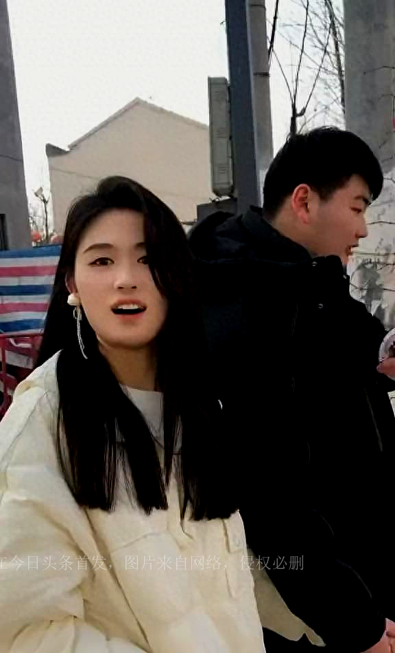 Zhu Xiaowei and Chen Meng were photographed by netizens when they ...