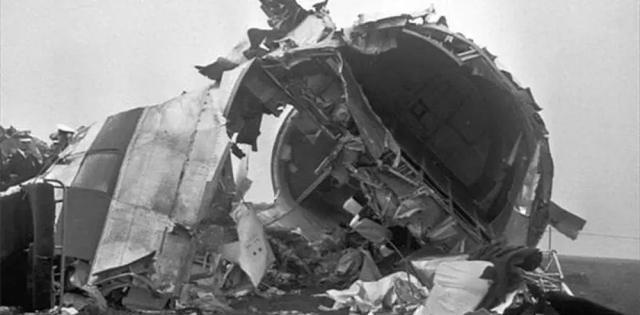 When Ye Ting died in 1946, there were three people on the plane above ...