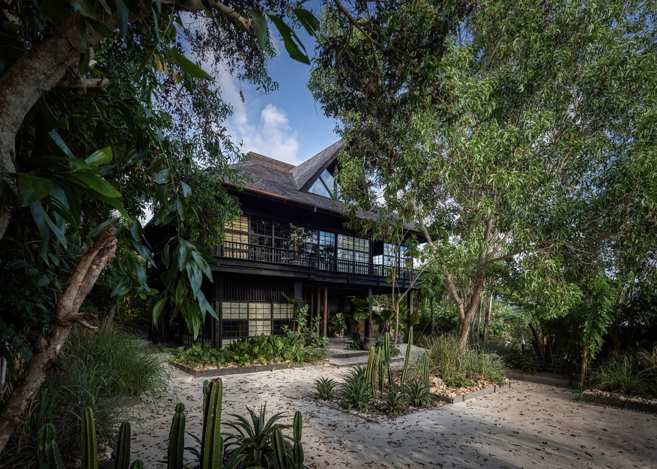 The Barn Villa, a holiday cabin made of reclaimed wood in Bali - iMedia