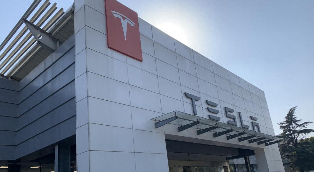 The price war has begun. I would rather buy Tesla's new energy car ...
