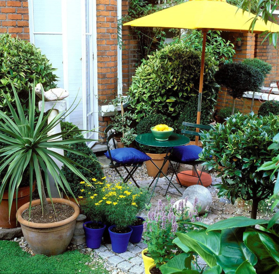 stop! Don't dig, dig again and you'll get to the center of the earth ...