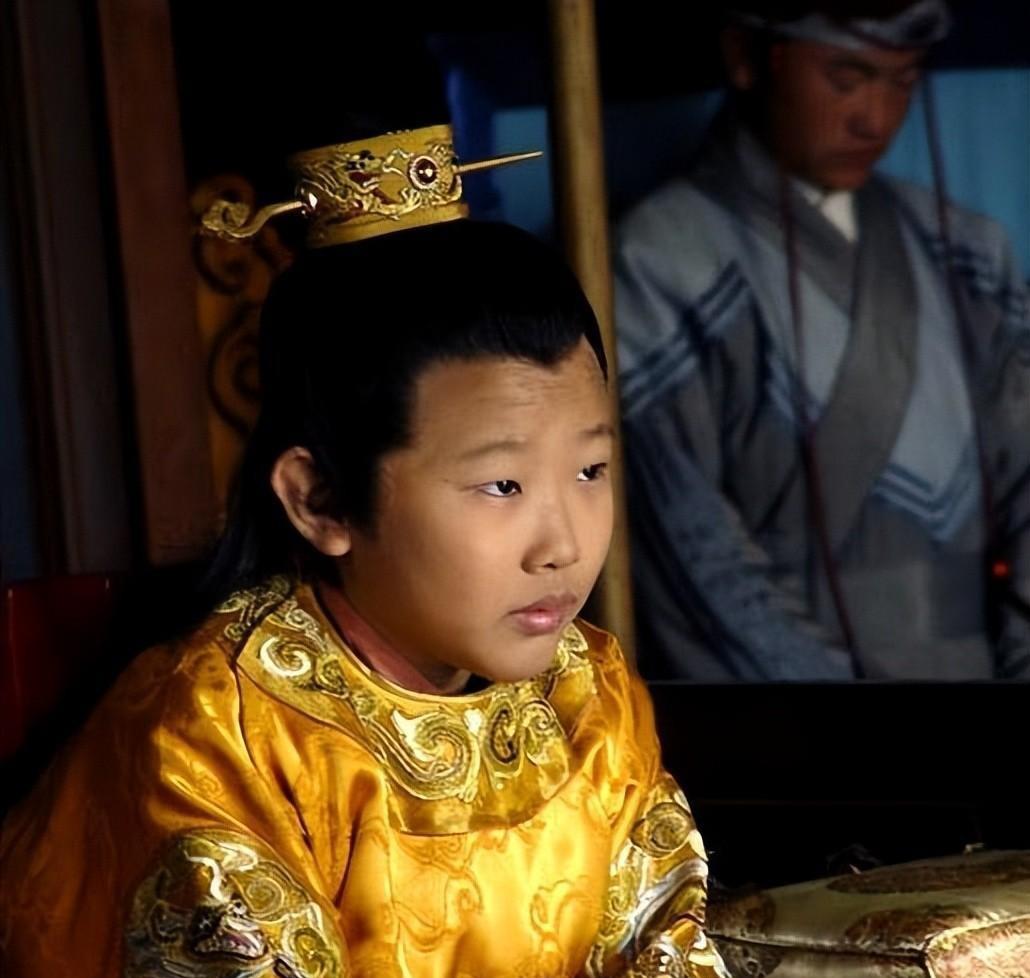 Actor Hou Xiang: He stopped growing at the age of 9 and is less than 1. ...