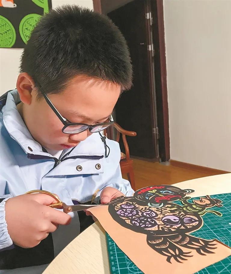 Zhe Rong Paper-cut - iNEWS