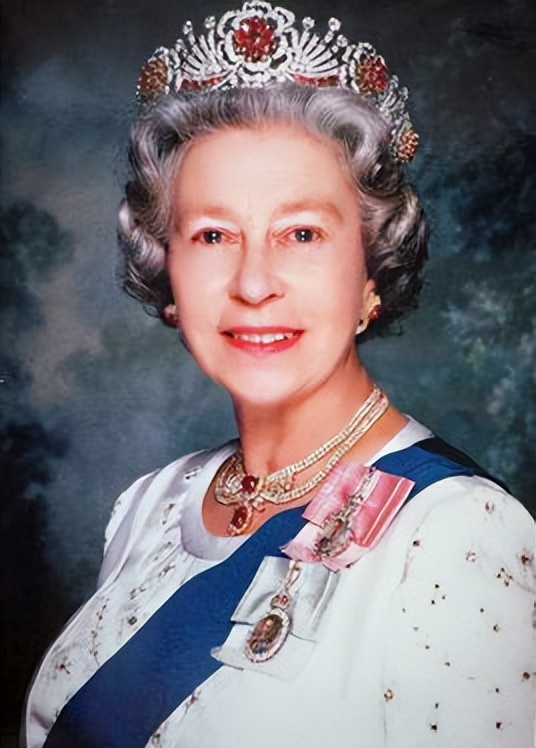 Queen Victoria and Queen Elizabeth II, witness the rise and fall of ...