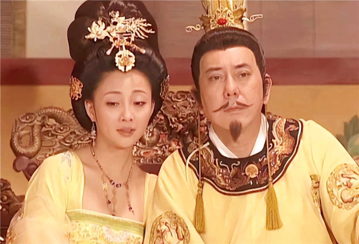 After Tang Xuanzong bestowed the death of Concubine Yang Guifei, she ...