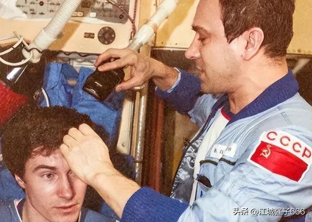 The last astronaut of the Soviet Union stayed in space for nearly a ...