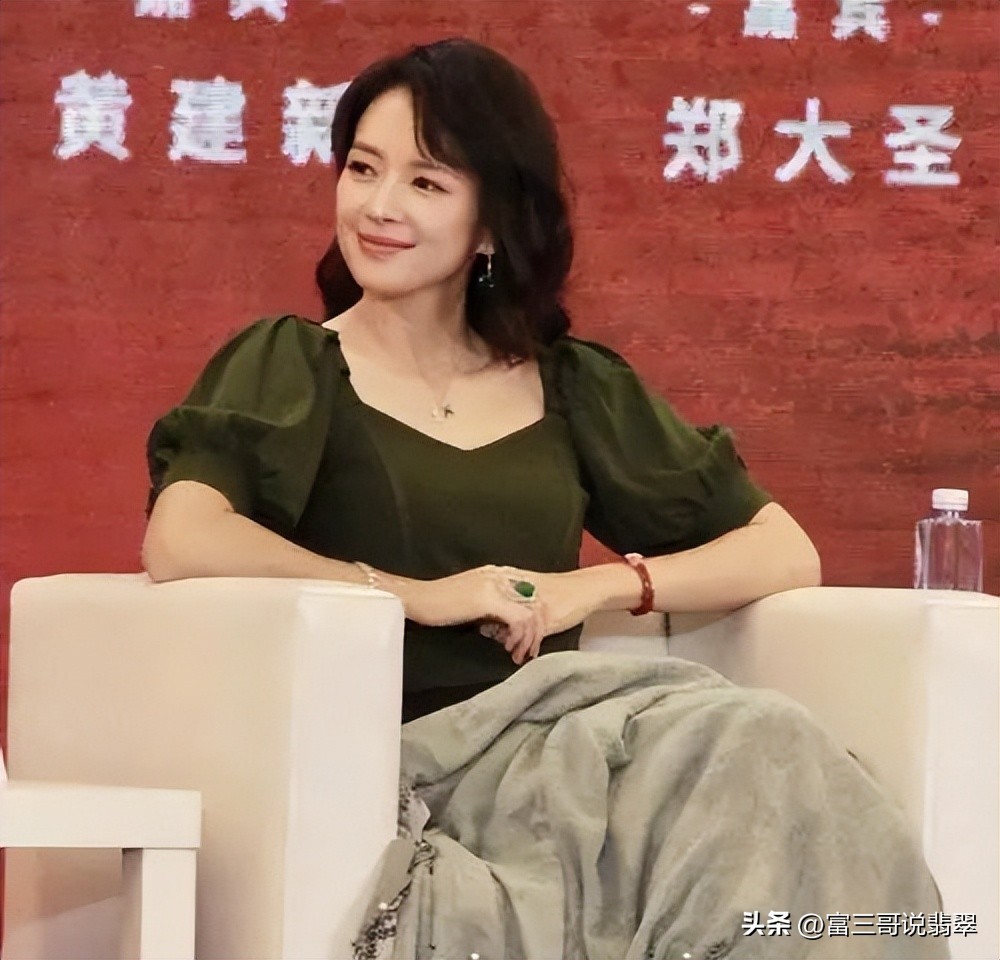 Zhang Ziyi wears jadeite worth 5 million at the Beijing Film Festival ...