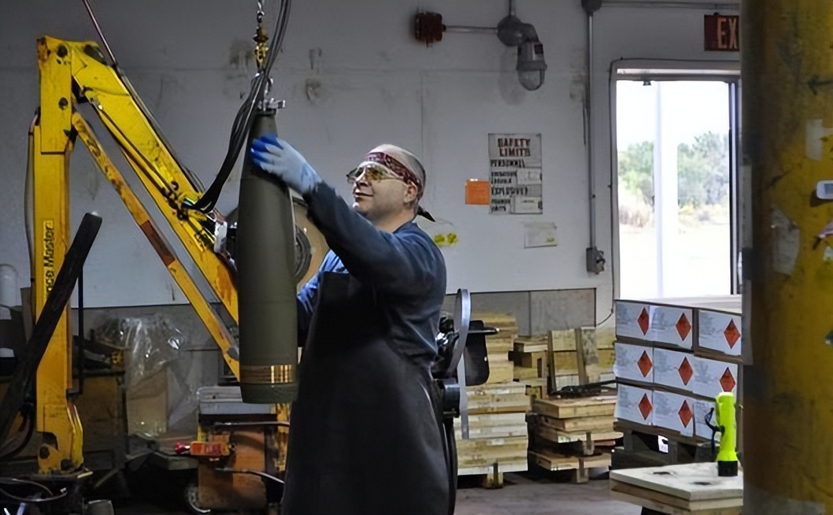 Ukrainian Army Commander: American cluster munitions have arrived and will be used within a few ...